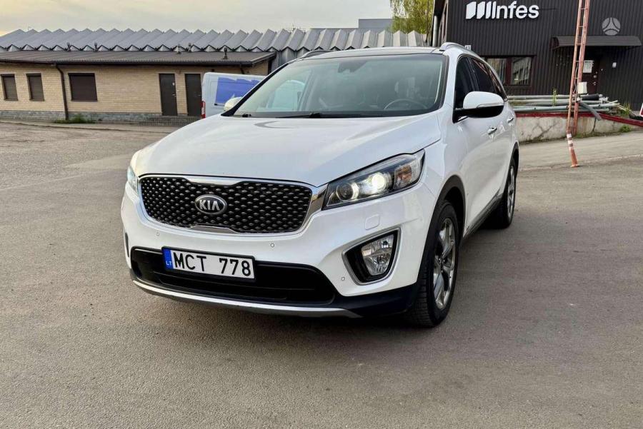White Kia Sorento 2015 in Vilnius, with an engine capacity of 2.20 L and mileage of 254 thousand km for 11500 €, photo 1 on AUTOMOTO.COM.LV