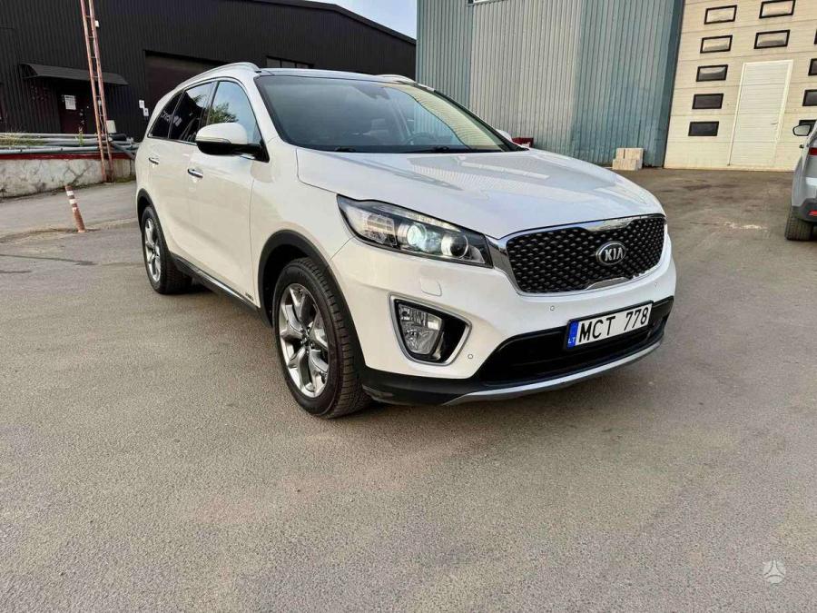 White Kia Sorento 2015 in Vilnius, with an engine capacity of 2.20 L and mileage of 254 thousand km for 11500 €, photo 2 on AUTOMOTO.COM.LV