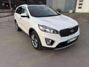 White Kia Sorento 2015 in Vilnius, with an engine capacity of 2.20 L and mileage of 254 thousand km for 11500 €, photo 4 on AUTOMOTO.COM.LV
