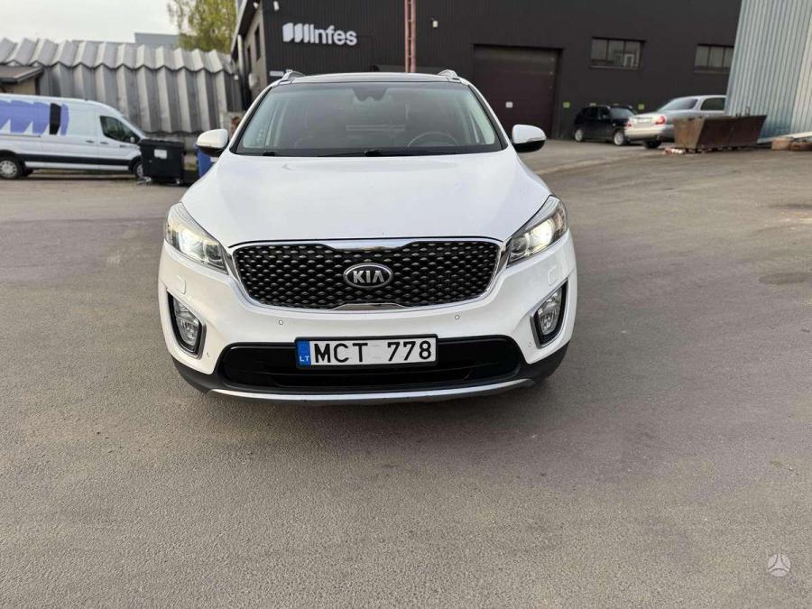 White Kia Sorento 2015 in Vilnius, with an engine capacity of 2.20 L and mileage of 254 thousand km for 11500 €, photo 6 on AUTOMOTO.COM.LV