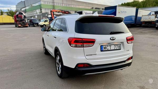 Balts Kia Sorento 2015 Viļņa, ar dzinēja tilpumu 2.20 L un nobraukumu 254 tūkst. km par 11500 €, foto 7 vietnē AUTOMOTO.COM.LV