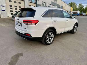 White Kia Sorento 2015 in Vilnius, with an engine capacity of 2.20 L and mileage of 254 thousand km for 11500 €, photo 8 on AUTOMOTO.COM.LV