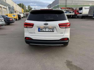 White Kia Sorento 2015 in Vilnius, with an engine capacity of 2.20 L and mileage of 254 thousand km for 11500 €, photo 10 on AUTOMOTO.COM.LV
