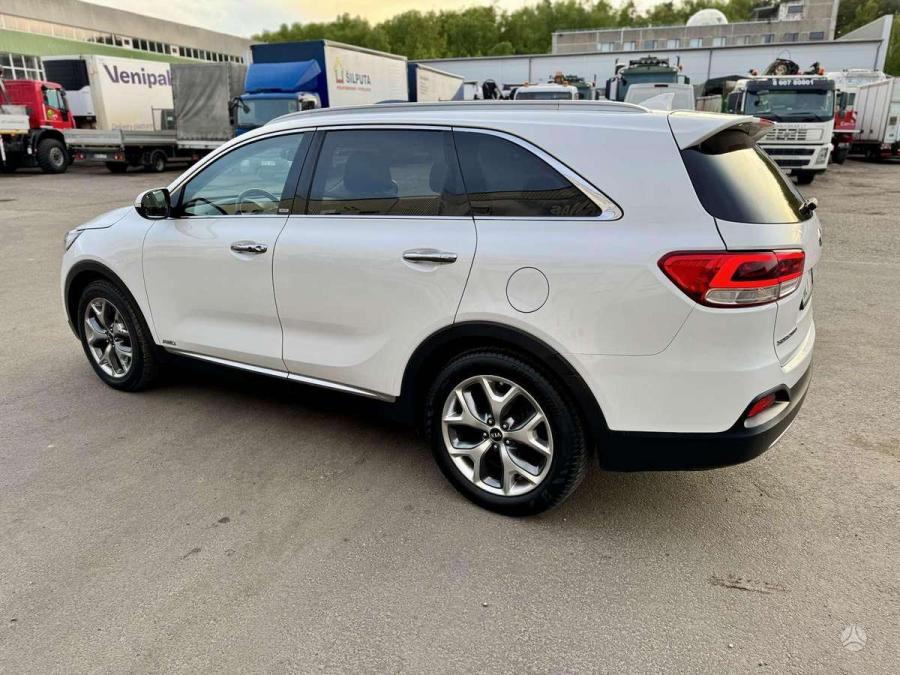 White Kia Sorento 2015 in Vilnius, with an engine capacity of 2.20 L and mileage of 254 thousand km for 11500 €, photo 11 on AUTOMOTO.COM.LV