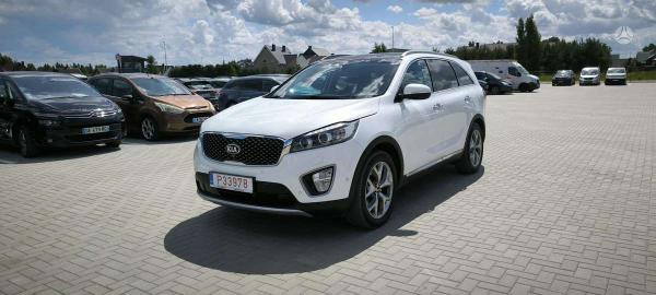 White Kia Sorento 2015 in Taurage, with an engine capacity of 2.20 L and mileage of 203 thousand km for 12500 €, photo 1 on AUTOMOTO.COM.LV