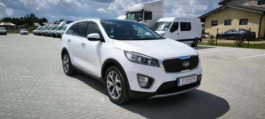 White Kia Sorento 2015 in Taurage, with an engine capacity of 2.20 L and mileage of 203 thousand km for 12500 €, photo 3 on AUTOMOTO.COM.LV