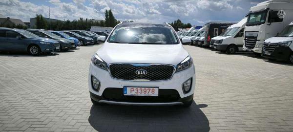 White Kia Sorento 2015 in Taurage, with an engine capacity of 2.20 L and mileage of 203 thousand km for 12500 €, photo 3 on AUTOMOTO.COM.LV