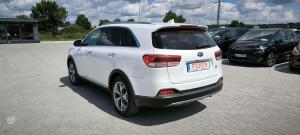 White Kia Sorento 2015 in Taurage, with an engine capacity of 2.20 L and mileage of 203 thousand km for 12500 €, photo 6 on AUTOMOTO.COM.LV