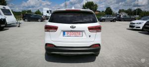White Kia Sorento 2015 in Taurage, with an engine capacity of 2.20 L and mileage of 203 thousand km for 12500 €, photo 7 on AUTOMOTO.COM.LV