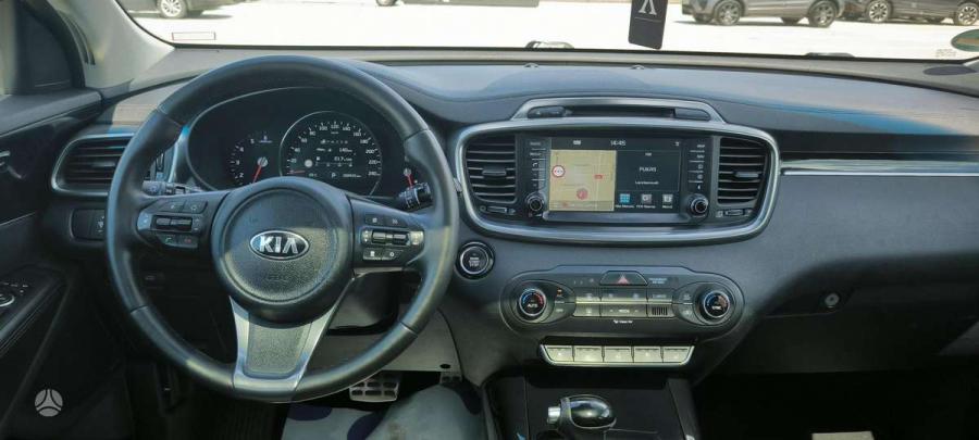 White Kia Sorento 2015 in Taurage, with an engine capacity of 2.20 L and mileage of 203 thousand km for 12500 €, photo 13 on AUTOMOTO.COM.LV