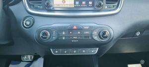 White Kia Sorento 2015 in Taurage, with an engine capacity of 2.20 L and mileage of 203 thousand km for 12500 €, photo 15 on AUTOMOTO.COM.LV