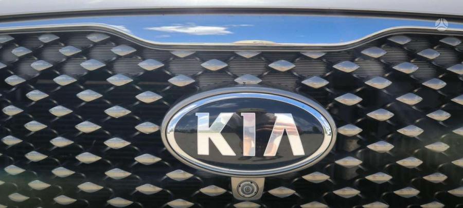 White Kia Sorento 2015 in Taurage, with an engine capacity of 2.20 L and mileage of 203 thousand km for 12500 €, photo 24 on AUTOMOTO.COM.LV