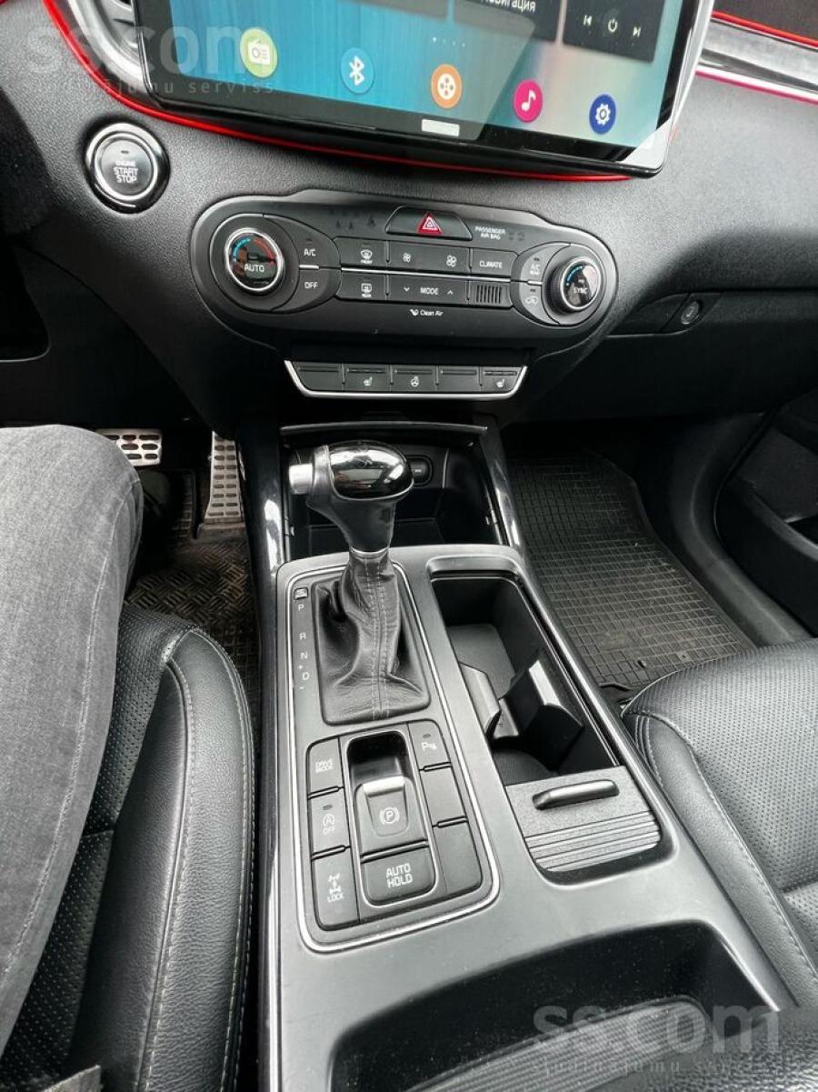 Balts Kia Sorento 2015 Rīga, ar dzinēja tilpumu 2.20 L un nobraukumu 251 tūkst. km par 13499 €, foto 14 vietnē AUTOMOTO.COM.LV