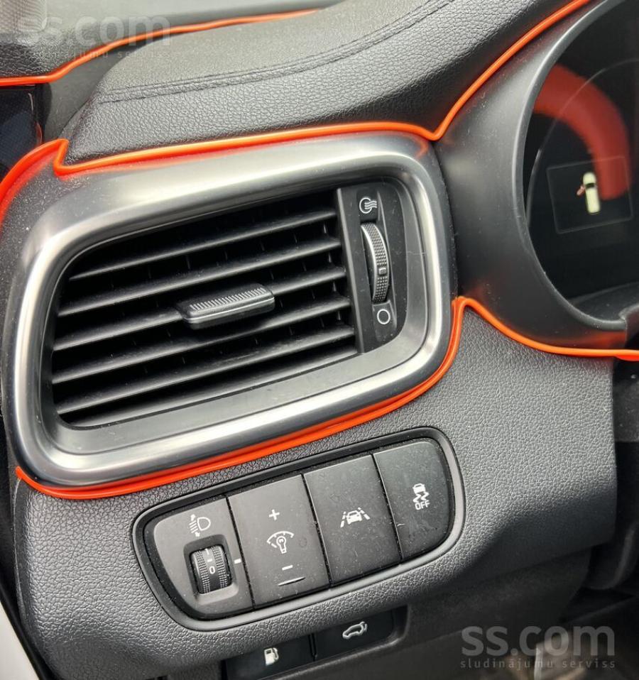Balts Kia Sorento 2015 Rīga, ar dzinēja tilpumu 2.20 L un nobraukumu 251 tūkst. km par 13499 €, foto 18 vietnē AUTOMOTO.COM.LV