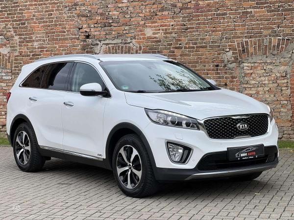 White Kia Sorento 2015 in Kedainiai, with an engine capacity of 2.20 L and mileage of 200 thousand km for 14600 €, photo 4 on AUTOMOTO.COM.LV