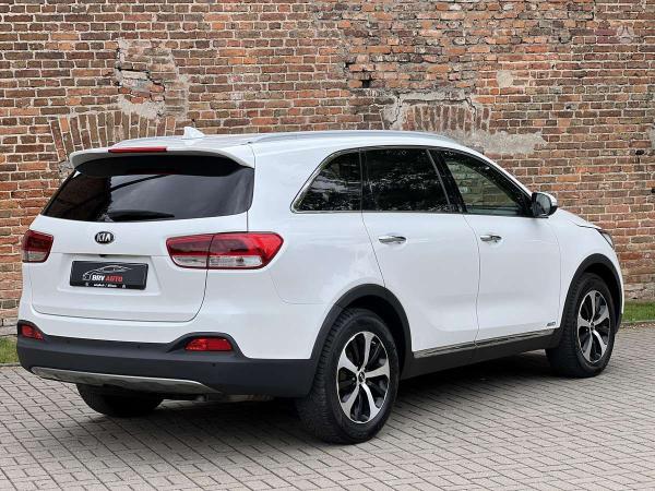 White Kia Sorento 2015 in Kedainiai, with an engine capacity of 2.20 L and mileage of 200 thousand km for 14600 €, photo 7 on AUTOMOTO.COM.LV