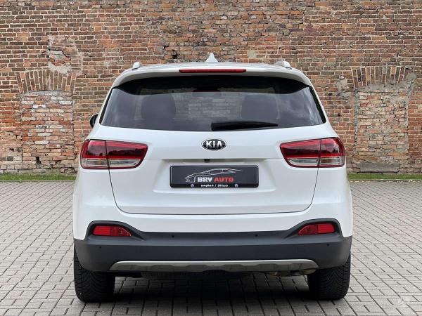 White Kia Sorento 2015 in Kedainiai, with an engine capacity of 2.20 L and mileage of 200 thousand km for 14600 €, photo 8 on AUTOMOTO.COM.LV