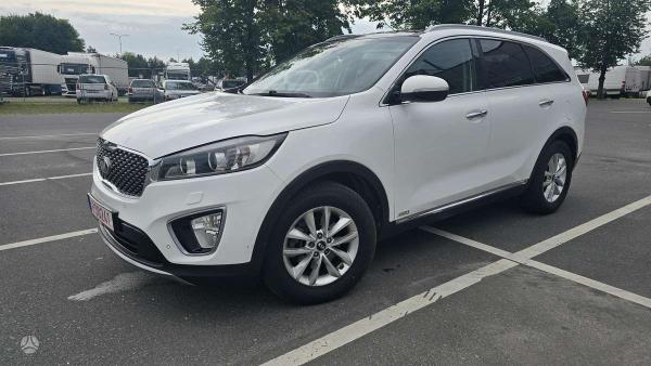 White Kia Sorento 2015 in Vilnius, with an engine capacity of 2.20 L and mileage of 229 thousand km for 11900 €, photo 1 on AUTOMOTO.COM.LV