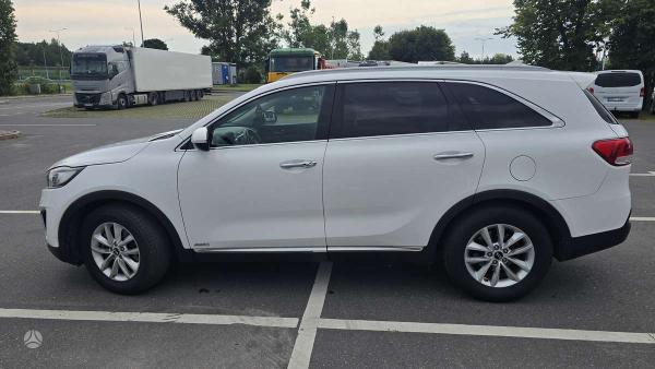 White Kia Sorento 2015 in Vilnius, with an engine capacity of 2.20 L and mileage of 229 thousand km for 11900 €, photo 9 on AUTOMOTO.COM.LV