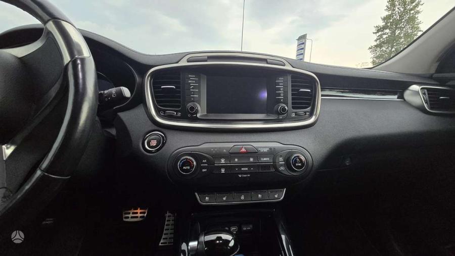 Balts Kia Sorento 2015 Viļņa, ar dzinēja tilpumu 2.20 L un nobraukumu 229 tūkst. km par 11900 €, foto 17 vietnē AUTOMOTO.COM.LV