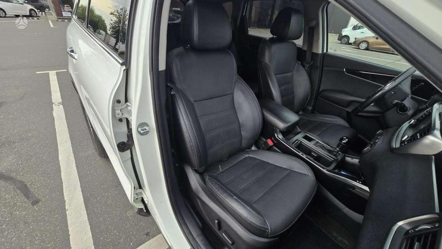 Balts Kia Sorento 2015 Viļņa, ar dzinēja tilpumu 2.20 L un nobraukumu 229 tūkst. km par 11900 €, foto 23 vietnē AUTOMOTO.COM.LV