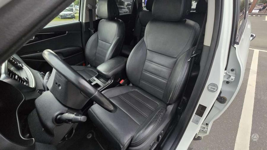 Balts Kia Sorento 2015 Viļņa, ar dzinēja tilpumu 2.20 L un nobraukumu 229 tūkst. km par 11900 €, foto 24 vietnē AUTOMOTO.COM.LV