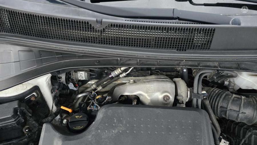 Balts Kia Sorento 2015 Viļņa, ar dzinēja tilpumu 2.20 L un nobraukumu 229 tūkst. km par 11900 €, foto 29 vietnē AUTOMOTO.COM.LV