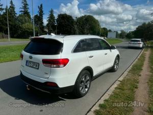 White Kia Sorento 2015 in Tallinn, with an engine capacity of 2.20 L and mileage of 194 thousand km for 13800 €, photo 4 on AUTOMOTO.COM.LV