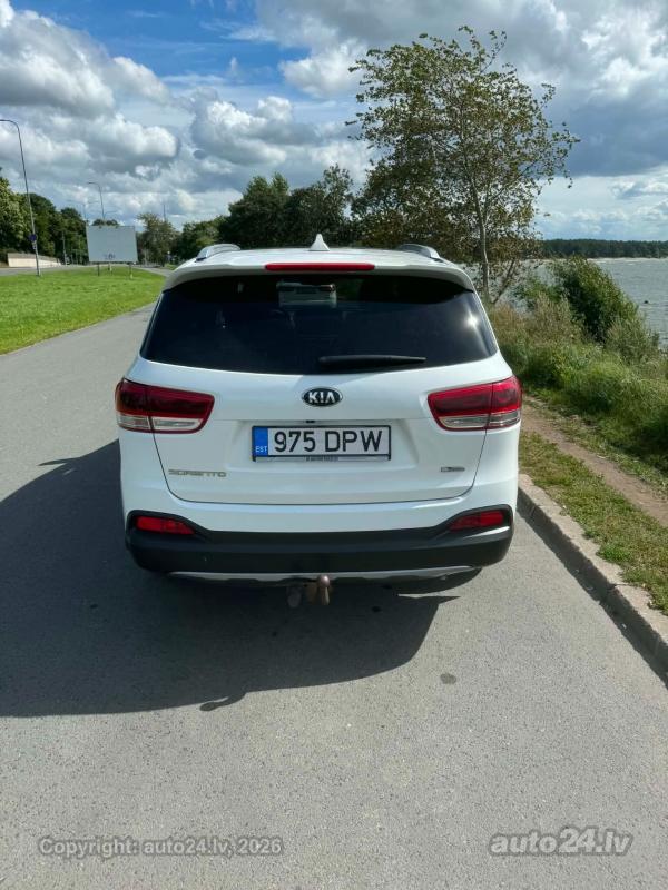 Balts Kia Sorento 2015 Tallina, ar dzinēja tilpumu 2.20 L un nobraukumu 194 tūkst. km par 13800 €, foto 4 vietnē AUTOMOTO.COM.LV