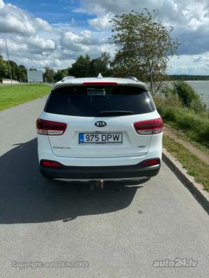 White Kia Sorento 2015 in Tallinn, with an engine capacity of 2.20 L and mileage of 194 thousand km for 13800 €, photo 5 on AUTOMOTO.COM.LV