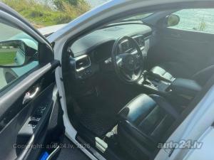 White Kia Sorento 2015 in Tallinn, with an engine capacity of 2.20 L and mileage of 194 thousand km for 13800 €, photo 7 on AUTOMOTO.COM.LV