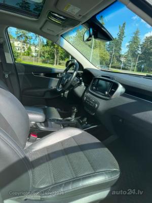 White Kia Sorento 2015 in Tallinn, with an engine capacity of 2.20 L and mileage of 194 thousand km for 13800 €, photo 10 on AUTOMOTO.COM.LV