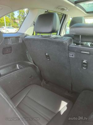 White Kia Sorento 2015 in Tallinn, with an engine capacity of 2.20 L and mileage of 194 thousand km for 13800 €, photo 11 on AUTOMOTO.COM.LV