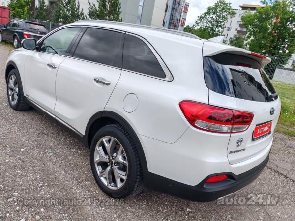 White Kia Sorento 2016 in Tallinn, with an engine capacity of 2.20 L and mileage of 200 thousand km for 14899 €, photo 3 on AUTOMOTO.COM.LV