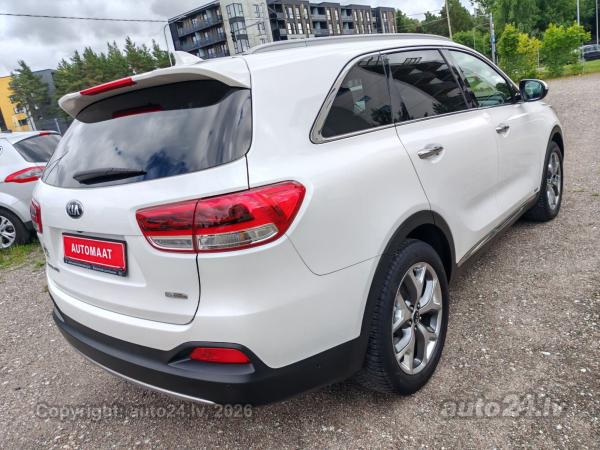 White Kia Sorento 2016 in Tallinn, with an engine capacity of 2.20 L and mileage of 200 thousand km for 14899 €, photo 6 on AUTOMOTO.COM.LV