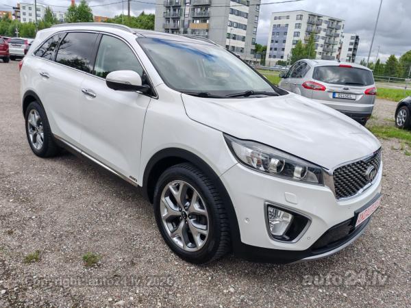 White Kia Sorento 2016 in Tallinn, with an engine capacity of 2.20 L and mileage of 200 thousand km for 14899 €, photo 8 on AUTOMOTO.COM.LV