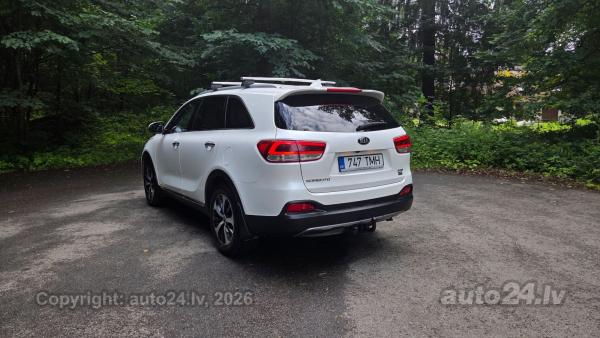 White Kia Sorento 2016 in Tallinn, with an engine capacity of 2.20 L and mileage of 219 thousand km for 13500 €, photo 4 on AUTOMOTO.COM.LV