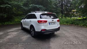 White Kia Sorento 2016 in Tallinn, with an engine capacity of 2.20 L and mileage of 219 thousand km for 13500 €, photo 5 on AUTOMOTO.COM.LV