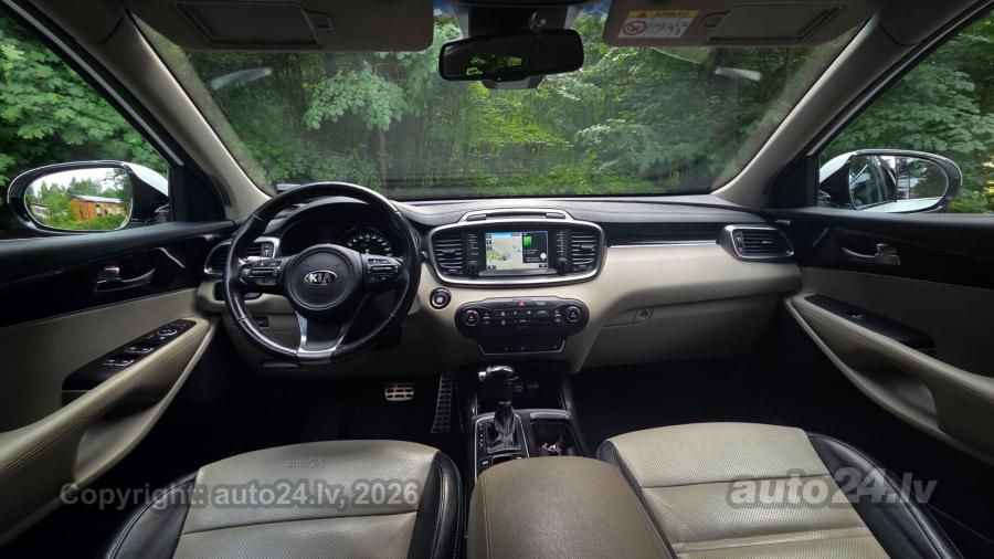 White Kia Sorento 2016 in Tallinn, with an engine capacity of 2.20 L and mileage of 219 thousand km for 13500 €, photo 11 on AUTOMOTO.COM.LV