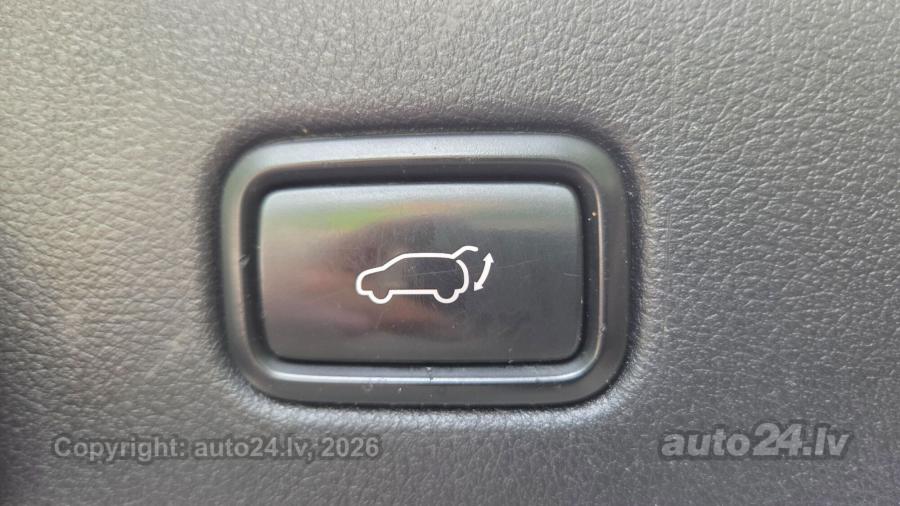 White Kia Sorento 2016 in Tallinn, with an engine capacity of 2.20 L and mileage of 219 thousand km for 13500 €, photo 17 on AUTOMOTO.COM.LV