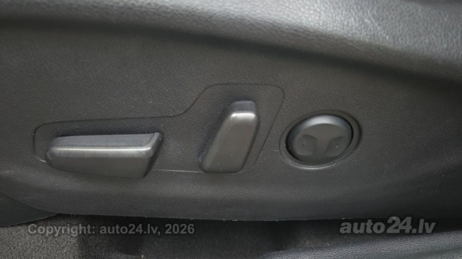 White Kia Sorento 2016 in Tallinn, with an engine capacity of 2.20 L and mileage of 219 thousand km for 13500 €, photo 20 on AUTOMOTO.COM.LV