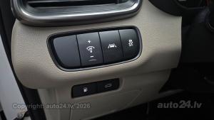 White Kia Sorento 2016 in Tallinn, with an engine capacity of 2.20 L and mileage of 219 thousand km for 13500 €, photo 21 on AUTOMOTO.COM.LV