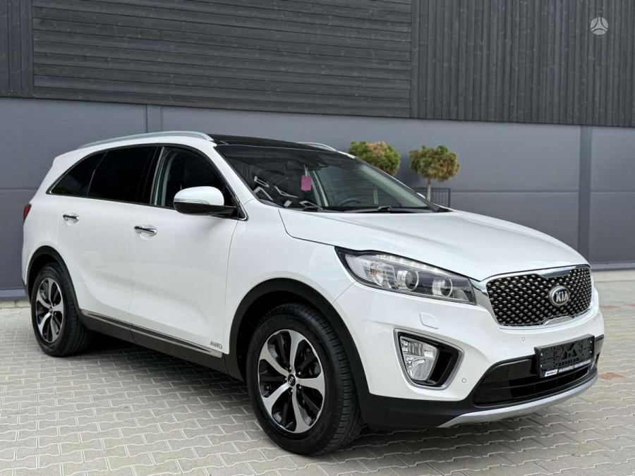 White Kia Sorento 2016 in Siauliai, with an engine capacity of 2.20 L and mileage of 177 thousand km for 15950 €, photo 4 on AUTOMOTO.COM.LV