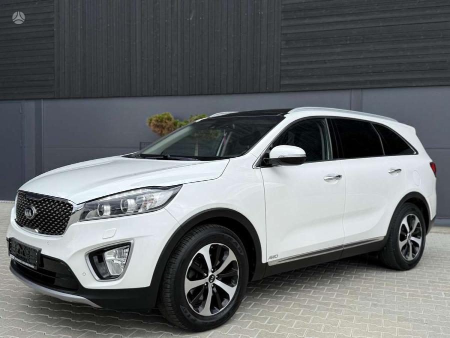 White Kia Sorento 2016 in Siauliai, with an engine capacity of 2.20 L and mileage of 177 thousand km for 15950 €, photo 5 on AUTOMOTO.COM.LV