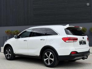 White Kia Sorento 2016 in Siauliai, with an engine capacity of 2.20 L and mileage of 177 thousand km for 15950 €, photo 8 on AUTOMOTO.COM.LV