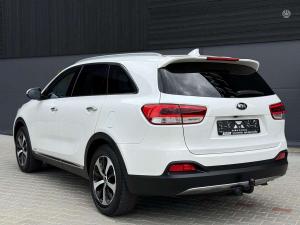 White Kia Sorento 2016 in Siauliai, with an engine capacity of 2.20 L and mileage of 177 thousand km for 15950 €, photo 10 on AUTOMOTO.COM.LV