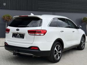 White Kia Sorento 2016 in Siauliai, with an engine capacity of 2.20 L and mileage of 177 thousand km for 15950 €, photo 11 on AUTOMOTO.COM.LV