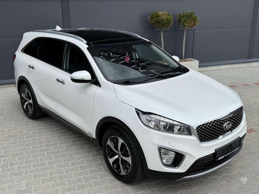 White Kia Sorento 2016 in Siauliai, with an engine capacity of 2.20 L and mileage of 177 thousand km for 15950 €, photo 12 on AUTOMOTO.COM.LV