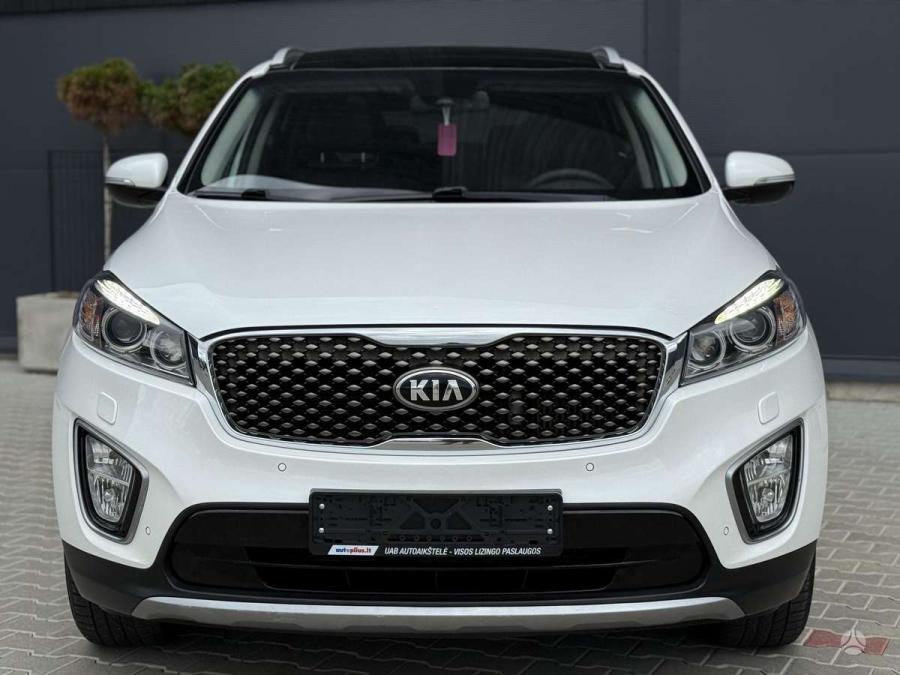 White Kia Sorento 2016 in Siauliai, with an engine capacity of 2.20 L and mileage of 177 thousand km for 15950 €, photo 13 on AUTOMOTO.COM.LV