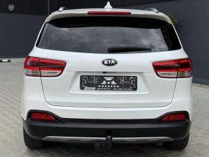 White Kia Sorento 2016 in Siauliai, with an engine capacity of 2.20 L and mileage of 177 thousand km for 15950 €, photo 14 on AUTOMOTO.COM.LV